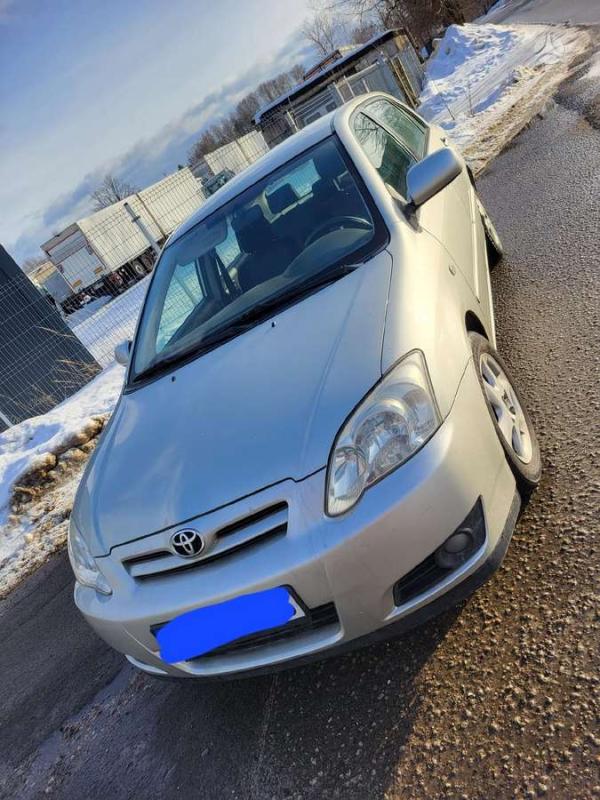 Pelēks Toyota Corolla 2006 Viļņa, ar dzinēja tilpumu 2.00 L un nobraukumu 317 tūkst. km par 2000 €, foto 3 vietnē AUTOMOTO.COM.LV