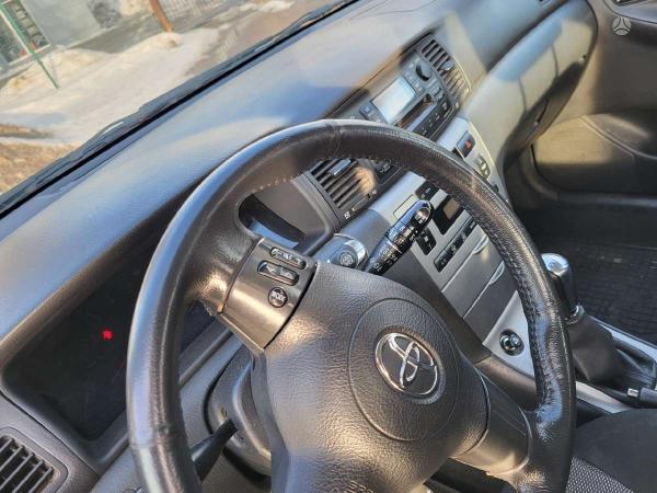 Pelēks Toyota Corolla 2006 Viļņa, ar dzinēja tilpumu 2.00 L un nobraukumu 317 tūkst. km par 2000 €, foto 8 vietnē AUTOMOTO.COM.LV