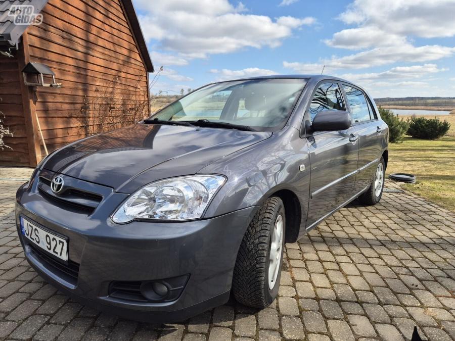 Pelēks Toyota Corolla 2006 Prienai, ar dzinēja tilpumu 1.40 L un nobraukumu 246 tūkst. km par 2450 €, foto 2 vietnē AUTOMOTO.COM.LV