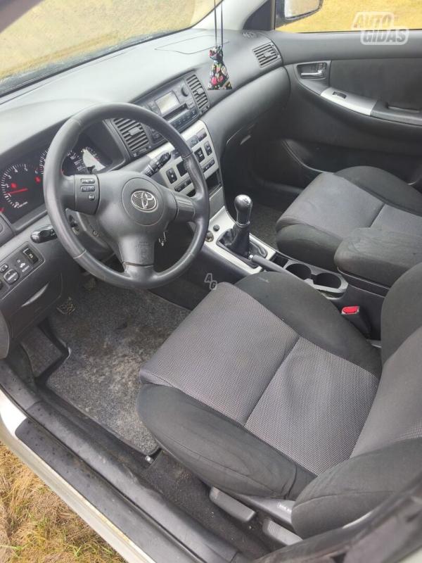 Pelēks Toyota Corolla 2006 Ignalina, ar dzinēja tilpumu 2.00 L un nobraukumu 299 tūkst. km par 1100 €, foto 4 vietnē AUTOMOTO.COM.LV