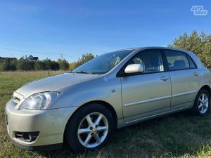 Pelēks Toyota Corolla 2006 Viļņa, ar dzinēja tilpumu 2.00 L un nobraukumu 276 tūkst. km par 1800 €, foto 3 vietnē AUTOMOTO.COM.LV