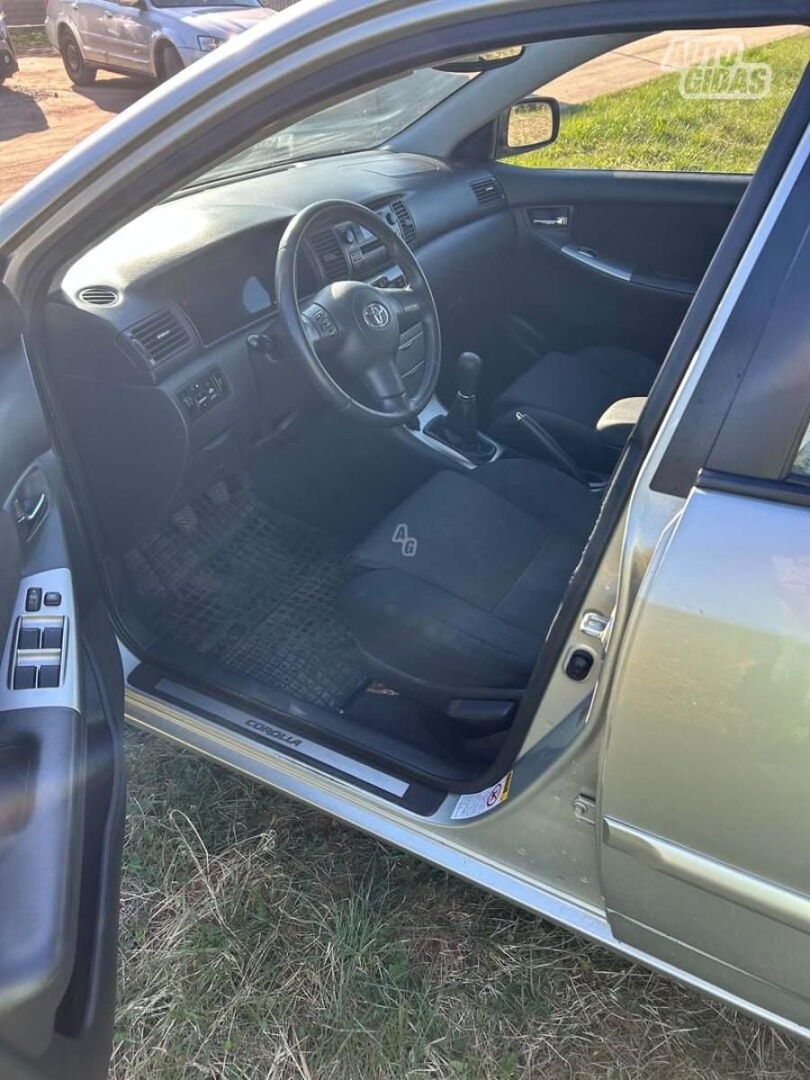 Pelēks Toyota Corolla 2006 Viļņa, ar dzinēja tilpumu 2.00 L un nobraukumu 276 tūkst. km par 1800 €, foto 7 vietnē AUTOMOTO.COM.LV