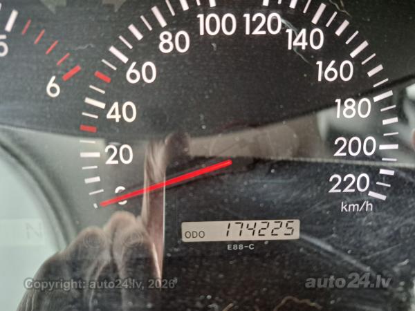 Pelēks Toyota Corolla 2006 Tartu, ar dzinēja tilpumu 1.40 L un nobraukumu 174 tūkst. km par 1700 €, foto 5 vietnē AUTOMOTO.COM.LV