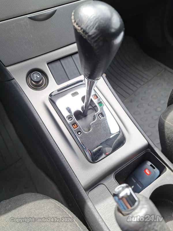 Pelēks Toyota Corolla 2006 Tartu, ar dzinēja tilpumu 1.40 L un nobraukumu 174 tūkst. km par 1700 €, foto 6 vietnē AUTOMOTO.COM.LV