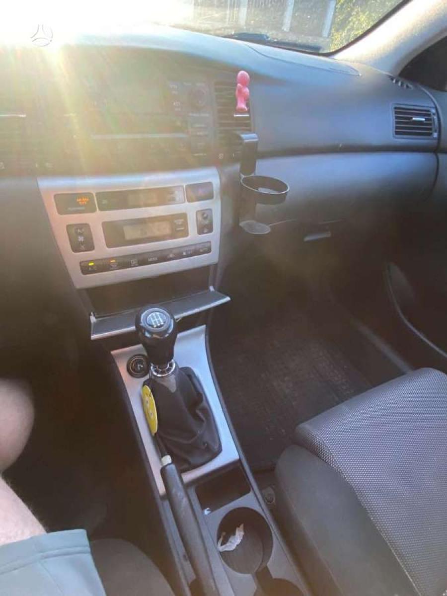 Pelēks Toyota Corolla 2006 Šauļi, ar dzinēja tilpumu 2.00 L un nobraukumu 303 tūkst. km par 1450 €, foto 1 vietnē AUTOMOTO.COM.LV