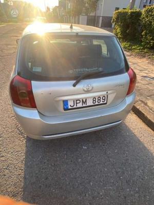 Pelēks Toyota Corolla 2006 Šauļi, ar dzinēja tilpumu 2.00 L un nobraukumu 303 tūkst. km par 1450 €, foto 3 vietnē AUTOMOTO.COM.LV