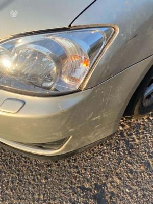 Pelēks Toyota Corolla 2006 Šauļi, ar dzinēja tilpumu 2.00 L un nobraukumu 303 tūkst. km par 1450 €, foto 4 vietnē AUTOMOTO.COM.LV