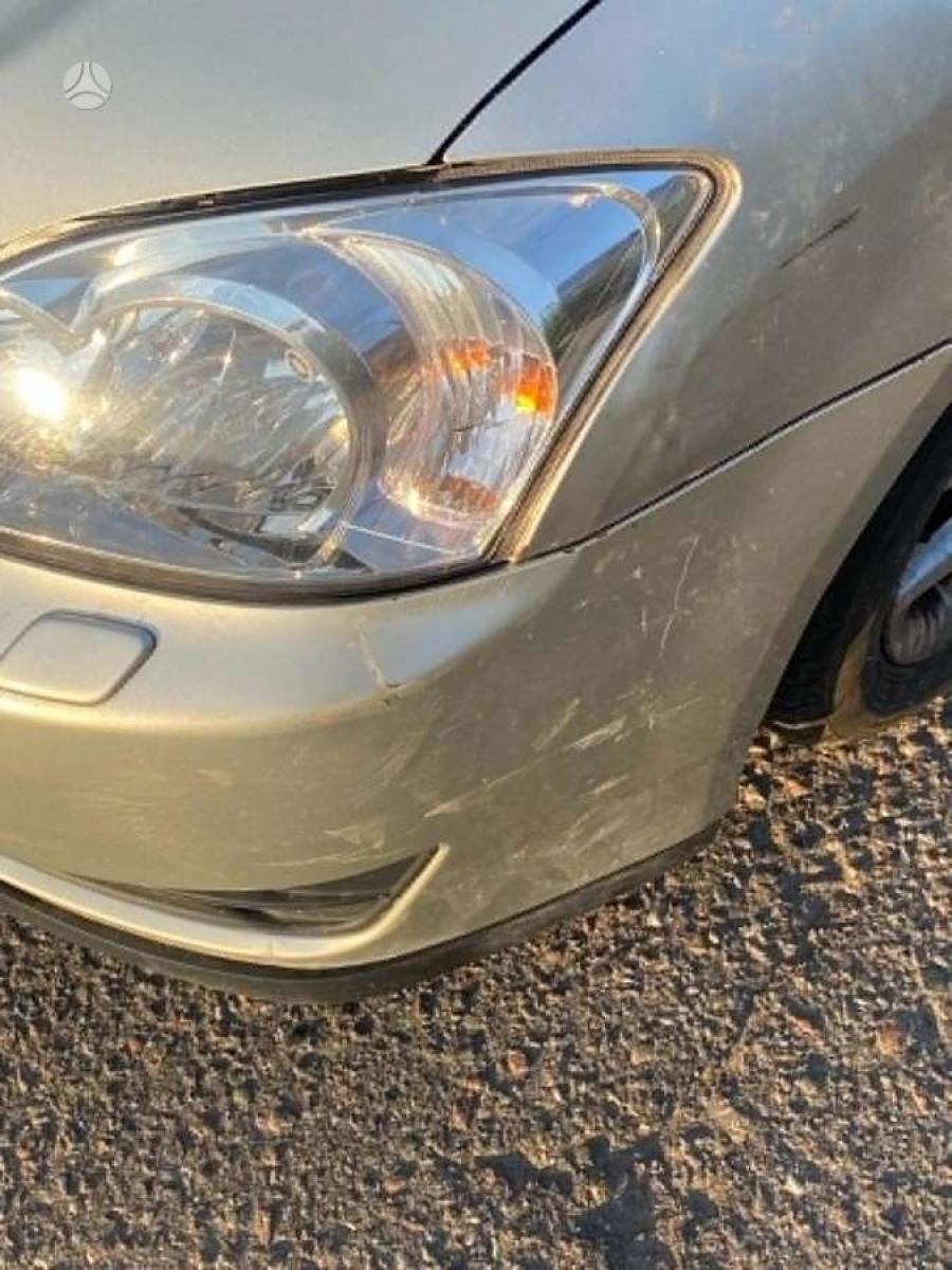 Pelēks Toyota Corolla 2006 Šauļi, ar dzinēja tilpumu 2.00 L un nobraukumu 303 tūkst. km par 1450 €, foto 4 vietnē AUTOMOTO.COM.LV