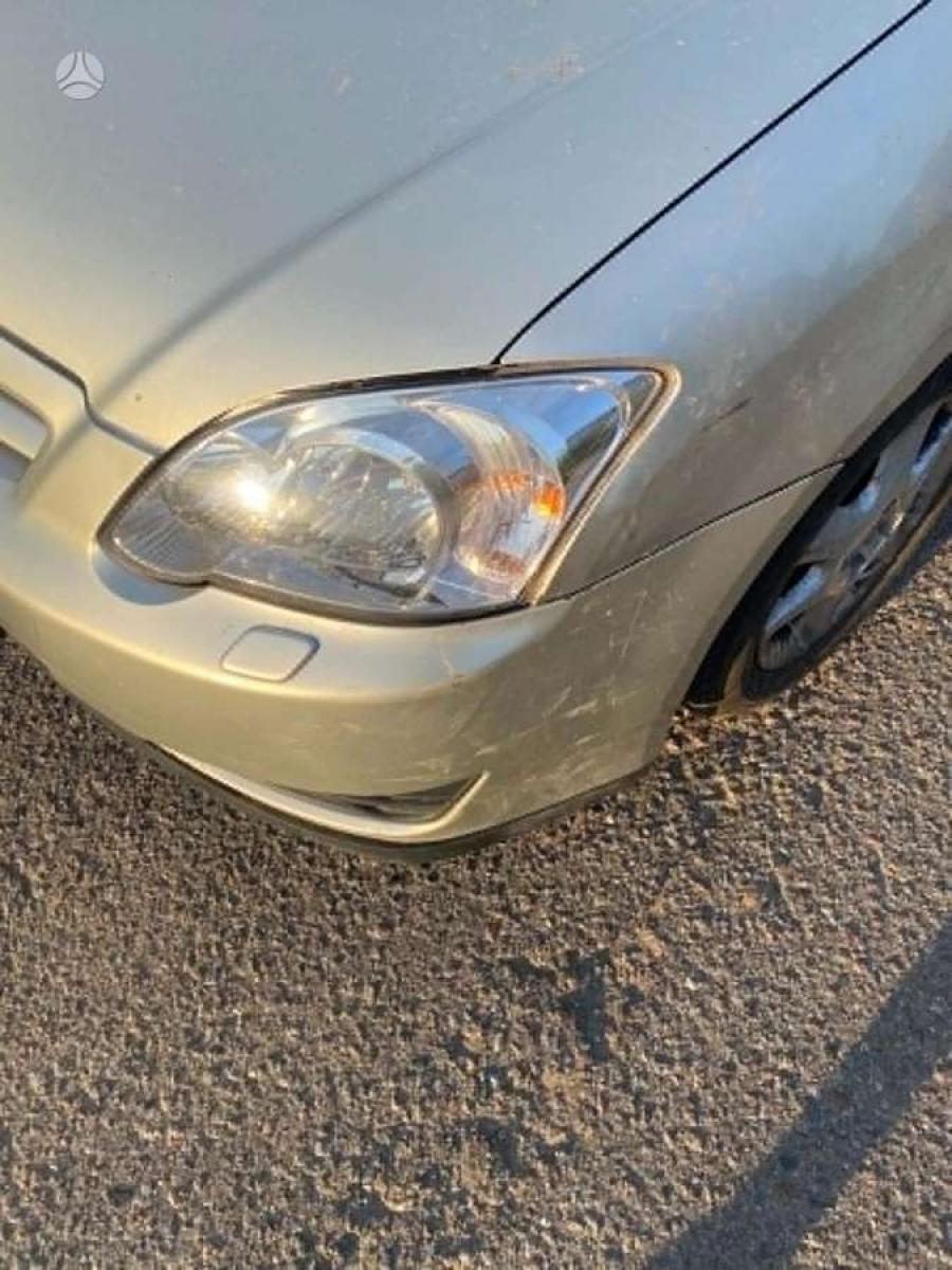 Pelēks Toyota Corolla 2006 Šauļi, ar dzinēja tilpumu 2.00 L un nobraukumu 303 tūkst. km par 1450 €, foto 5 vietnē AUTOMOTO.COM.LV