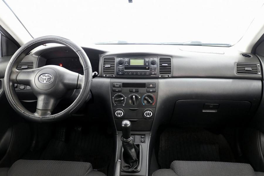 Grey Toyota Corolla 2006 in Tallinn, with an engine capacity of 1.40 L and mileage of 279 thousand km for 1899 €, photo 6 on AUTOMOTO.COM.LV
