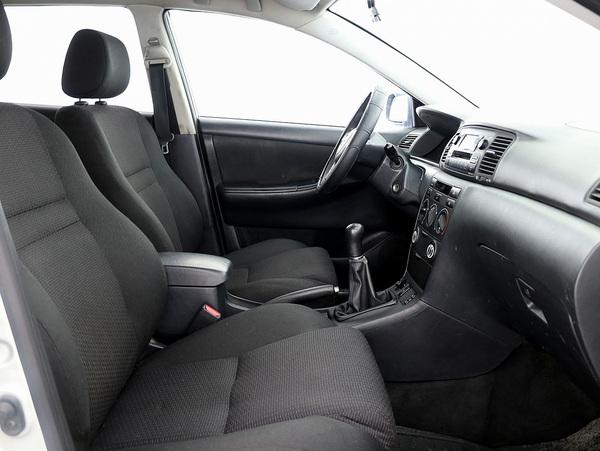 Grey Toyota Corolla 2006 in Tallinn, with an engine capacity of 1.40 L and mileage of 279 thousand km for 1899 €, photo 6 on AUTOMOTO.COM.LV