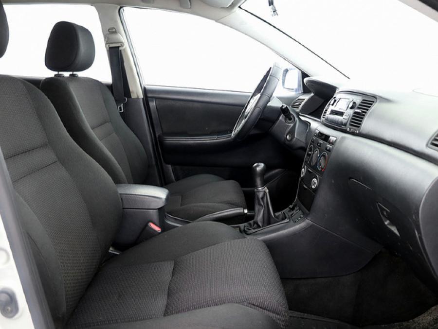 Grey Toyota Corolla 2006 in Tallinn, with an engine capacity of 1.40 L and mileage of 279 thousand km for 1899 €, photo 7 on AUTOMOTO.COM.LV