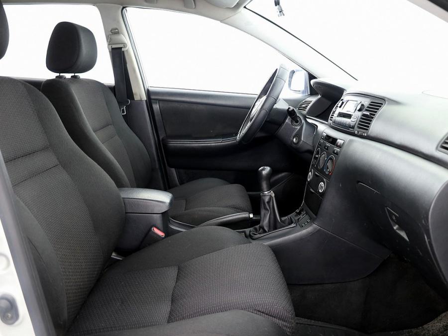 Grey Toyota Corolla 2006 in Tallinn, with an engine capacity of 1.40 L and mileage of 279 thousand km for 1899 €, photo 16 on AUTOMOTO.COM.LV
