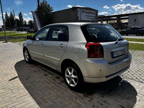 Grey Toyota Corolla 2006 in Kaunas, with an engine capacity of 2.00 L and mileage of 323 thousand km for 1000 €, photo 3 on AUTOMOTO.COM.LV