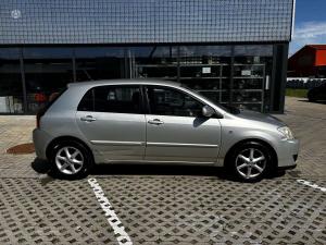 Pelēks Toyota Corolla 2006 Kauņa, ar dzinēja tilpumu 2.00 L un nobraukumu 323 tūkst. km par 1000 €, foto 7 vietnē AUTOMOTO.COM.LV