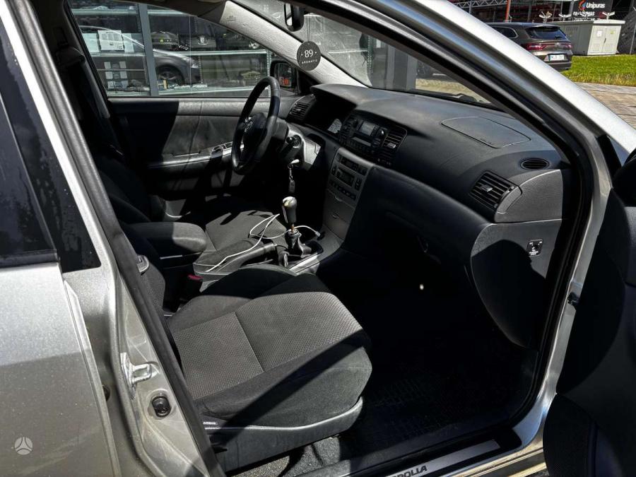 Pelēks Toyota Corolla 2006 Kauņa, ar dzinēja tilpumu 2.00 L un nobraukumu 323 tūkst. km par 1000 €, foto 10 vietnē AUTOMOTO.COM.LV