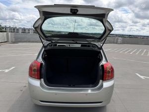 Pelēks Toyota Corolla 2006 Viļņa, ar dzinēja tilpumu 1.36 L un nobraukumu 230 tūkst. km par 2350 €, foto 10 vietnē AUTOMOTO.COM.LV