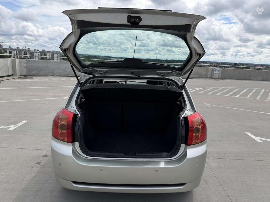 Pelēks Toyota Corolla 2006 Viļņa, ar dzinēja tilpumu 1.36 L un nobraukumu 230 tūkst. km par 2350 €, foto 10 vietnē AUTOMOTO.COM.LV