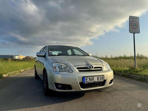 Pelēks Toyota Corolla 2006 Panevēža, ar dzinēja tilpumu 1.40 L un nobraukumu 207 tūkst. km par 1850 €, foto 3 vietnē AUTOMOTO.COM.LV