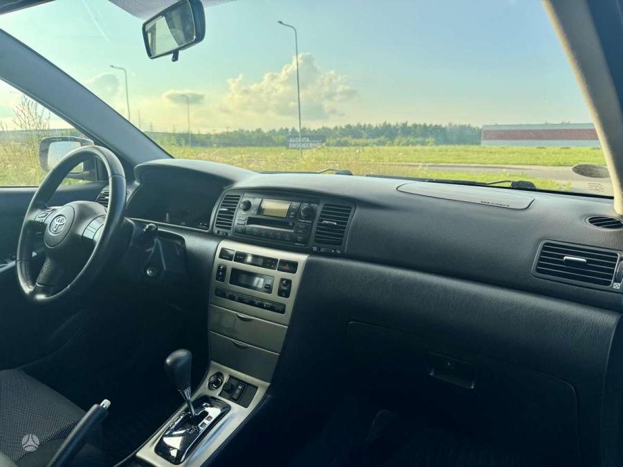 Grey Toyota Corolla 2006 in Panevezys, with an engine capacity of 1.40 L and mileage of 207 thousand km for 1850 €, photo 13 on AUTOMOTO.COM.LV