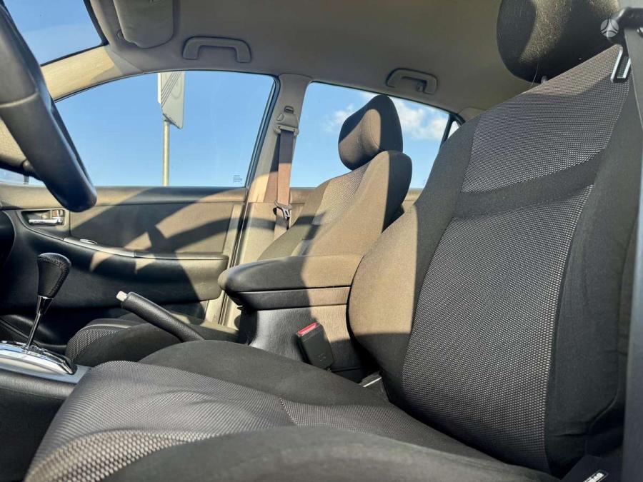 Grey Toyota Corolla 2006 in Panevezys, with an engine capacity of 1.40 L and mileage of 207 thousand km for 1850 €, photo 14 on AUTOMOTO.COM.LV