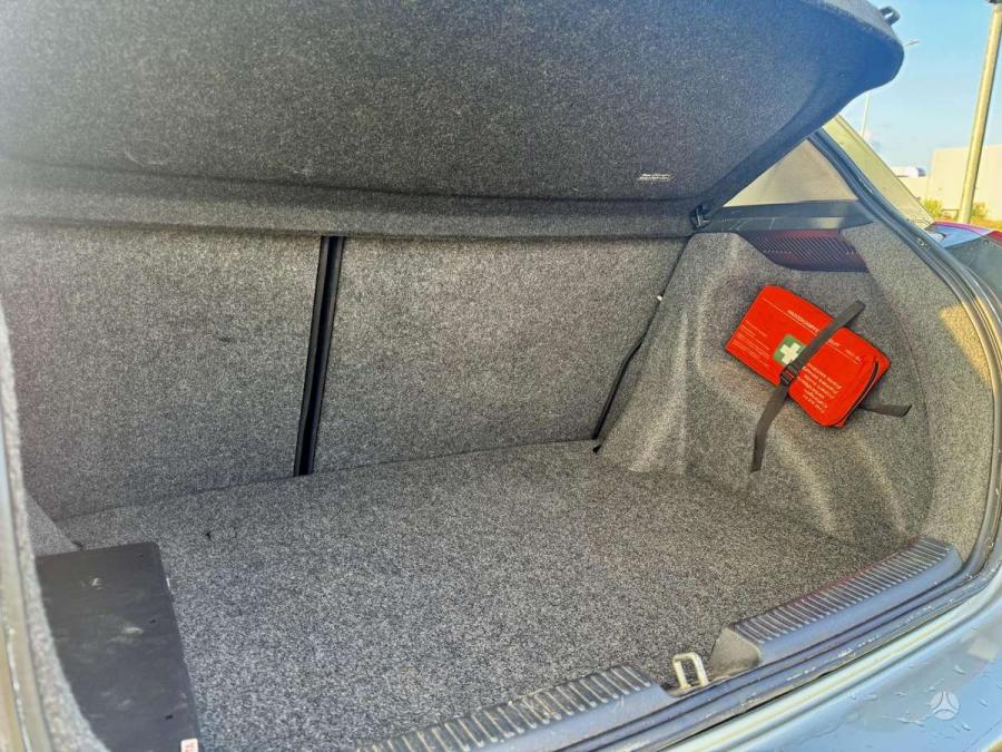 Grey Toyota Corolla 2006 in Panevezys, with an engine capacity of 1.40 L and mileage of 207 thousand km for 1850 €, photo 17 on AUTOMOTO.COM.LV