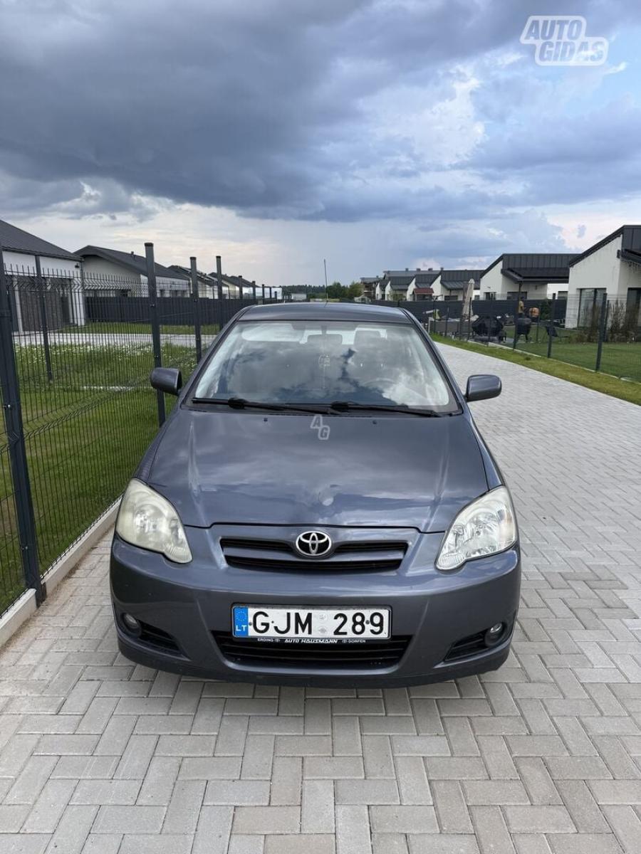 Pelēks Toyota Corolla 2006 Kauņa, ar dzinēja tilpumu 2.00 L un nobraukumu 178 tūkst. km par 2000 €, foto 3 vietnē AUTOMOTO.COM.LV