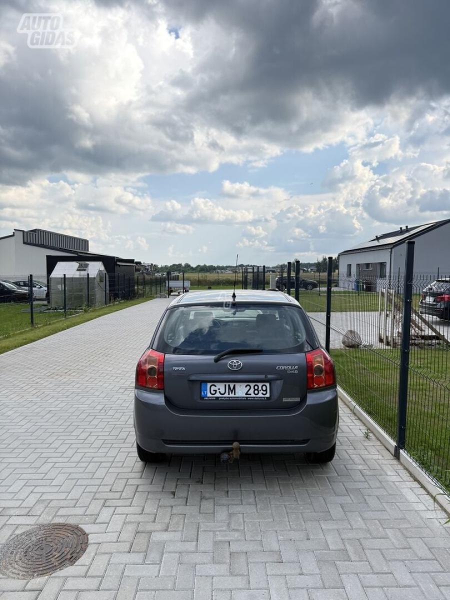 Pelēks Toyota Corolla 2006 Kauņa, ar dzinēja tilpumu 2.00 L un nobraukumu 178 tūkst. km par 2000 €, foto 6 vietnē AUTOMOTO.COM.LV