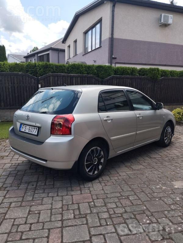 Pelēks Toyota Corolla 2006 Rīga, ar dzinēja tilpumu 1.40 L un nobraukumu 360 tūkst. km par 650 €, foto 4 vietnē AUTOMOTO.COM.LV