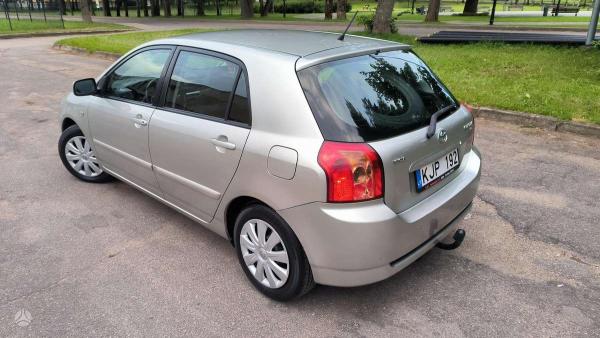 Pelēks Toyota Corolla 2006 Viļņa, ar dzinēja tilpumu 2.00 L un nobraukumu 250 tūkst. km par 1900 €, foto 7 vietnē AUTOMOTO.COM.LV