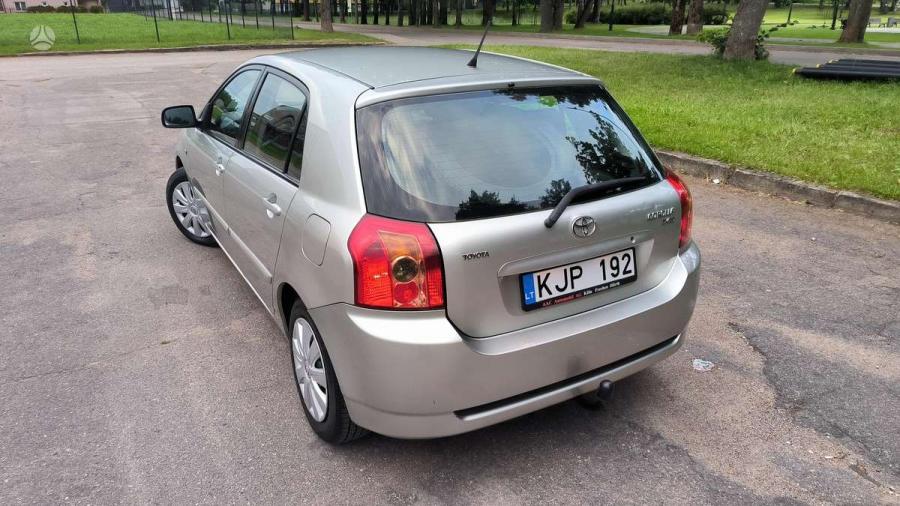 Grey Toyota Corolla 2006 in Vilnius, with an engine capacity of 2.00 L and mileage of 250 thousand km for 1900 €, photo 9 on AUTOMOTO.COM.LV