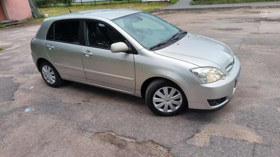 Grey Toyota Corolla 2006 in Vilnius, with an engine capacity of 2.00 L and mileage of 250 thousand km for 1900 €, photo 15 on AUTOMOTO.COM.LV