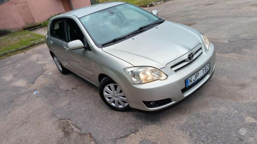 Grey Toyota Corolla 2006 in Vilnius, with an engine capacity of 2.00 L and mileage of 250 thousand km for 1900 €, photo 17 on AUTOMOTO.COM.LV