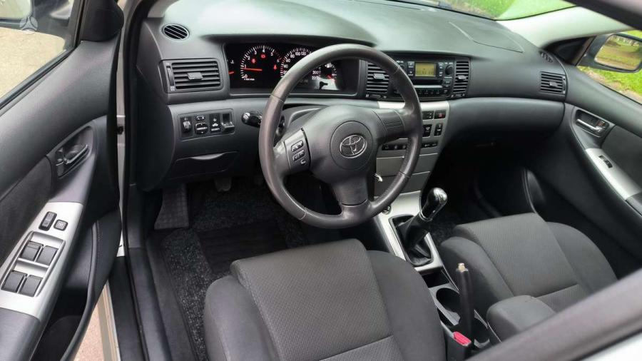 Grey Toyota Corolla 2006 in Vilnius, with an engine capacity of 2.00 L and mileage of 250 thousand km for 1900 €, photo 23 on AUTOMOTO.COM.LV