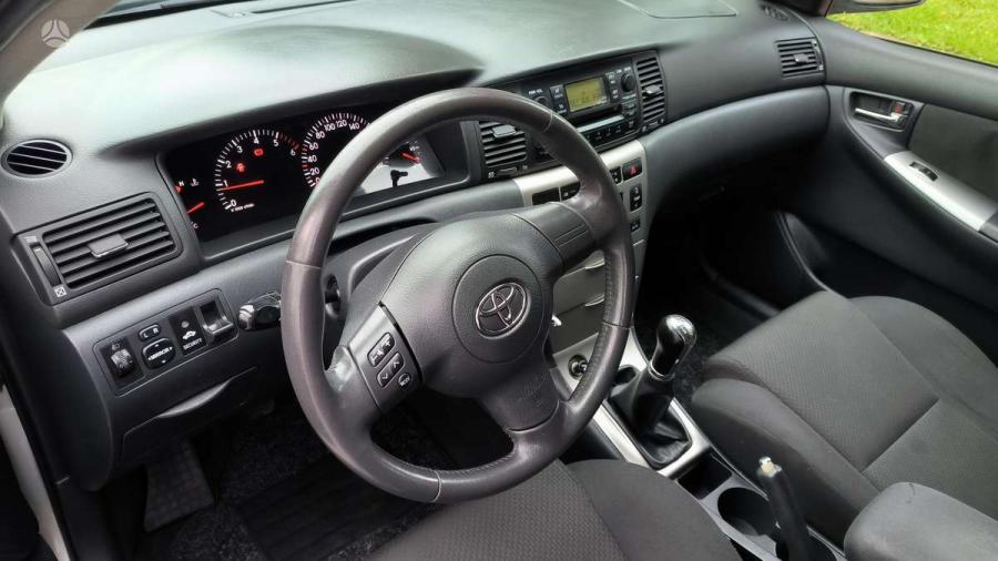 Grey Toyota Corolla 2006 in Vilnius, with an engine capacity of 2.00 L and mileage of 250 thousand km for 1900 €, photo 24 on AUTOMOTO.COM.LV
