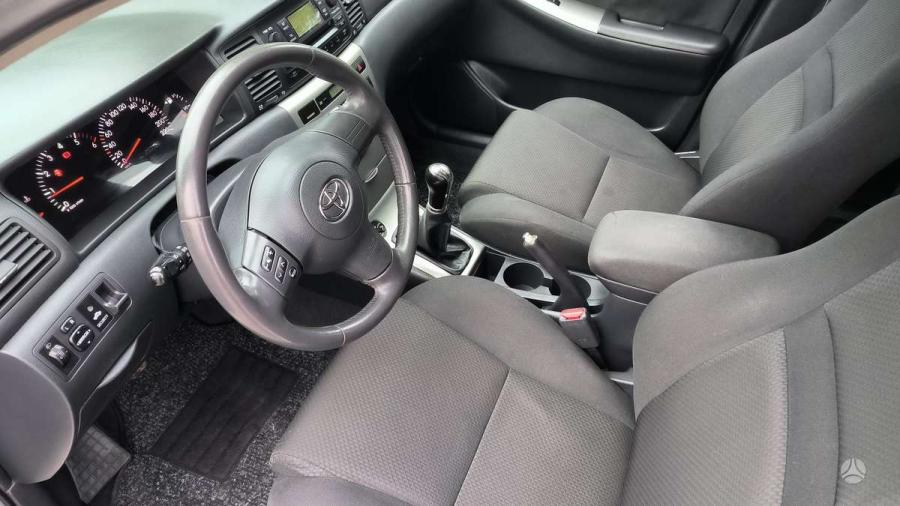 Grey Toyota Corolla 2006 in Vilnius, with an engine capacity of 2.00 L and mileage of 250 thousand km for 1900 €, photo 26 on AUTOMOTO.COM.LV