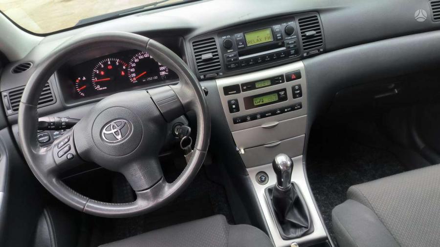 Grey Toyota Corolla 2006 in Vilnius, with an engine capacity of 2.00 L and mileage of 250 thousand km for 1900 €, photo 28 on AUTOMOTO.COM.LV