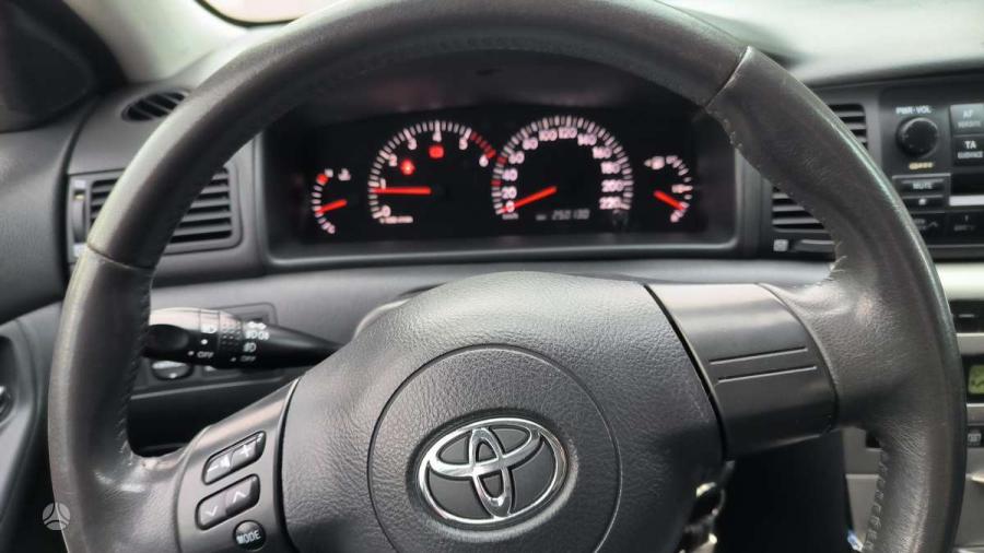 Grey Toyota Corolla 2006 in Vilnius, with an engine capacity of 2.00 L and mileage of 250 thousand km for 1900 €, photo 30 on AUTOMOTO.COM.LV