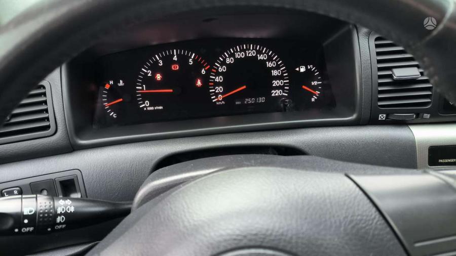 Grey Toyota Corolla 2006 in Vilnius, with an engine capacity of 2.00 L and mileage of 250 thousand km for 1900 €, photo 31 on AUTOMOTO.COM.LV