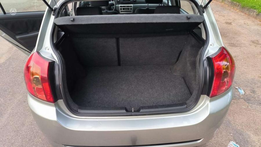 Grey Toyota Corolla 2006 in Vilnius, with an engine capacity of 2.00 L and mileage of 250 thousand km for 1900 €, photo 38 on AUTOMOTO.COM.LV