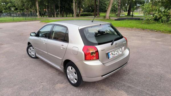 Pelēks Toyota Corolla 2006 Viļņa, ar dzinēja tilpumu 1.40 L un nobraukumu 215 tūkst. km par 1700 €, foto 4 vietnē AUTOMOTO.COM.LV