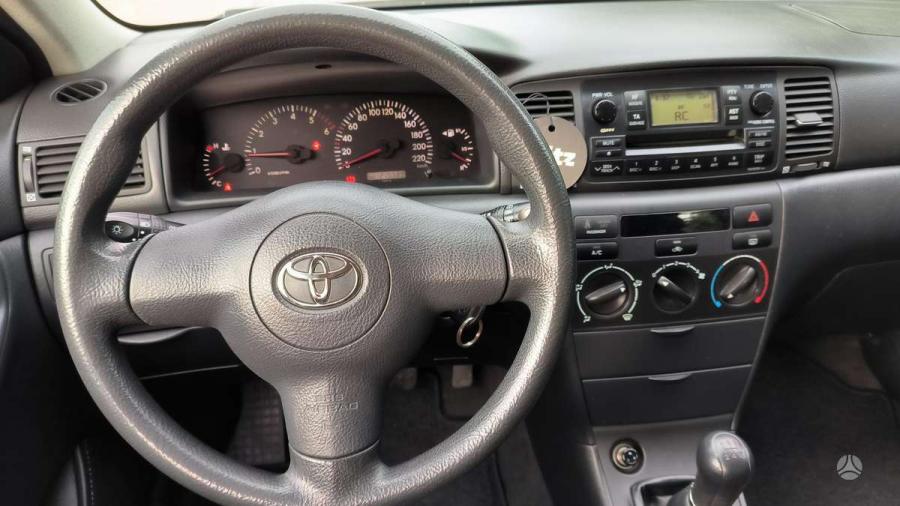 Grey Toyota Corolla 2006 in Vilnius, with an engine capacity of 1.40 L and mileage of 215 thousand km for 1700 €, photo 19 on AUTOMOTO.COM.LV