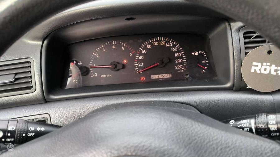 Grey Toyota Corolla 2006 in Vilnius, with an engine capacity of 1.40 L and mileage of 215 thousand km for 1700 €, photo 20 on AUTOMOTO.COM.LV