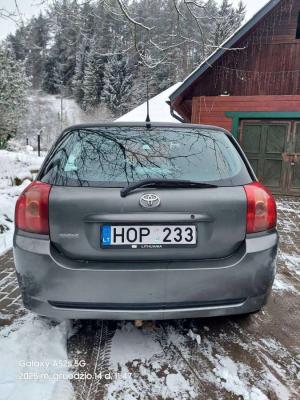 Pelēks Toyota Corolla 2007 Viļņa, ar dzinēja tilpumu 2.00 L un nobraukumu 232 tūkst. km par 1500 €, foto 3 vietnē AUTOMOTO.COM.LV