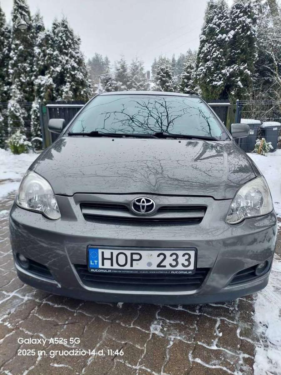 Pelēks Toyota Corolla 2007 Viļņa, ar dzinēja tilpumu 2.00 L un nobraukumu 232 tūkst. km par 1500 €, foto 4 vietnē AUTOMOTO.COM.LV