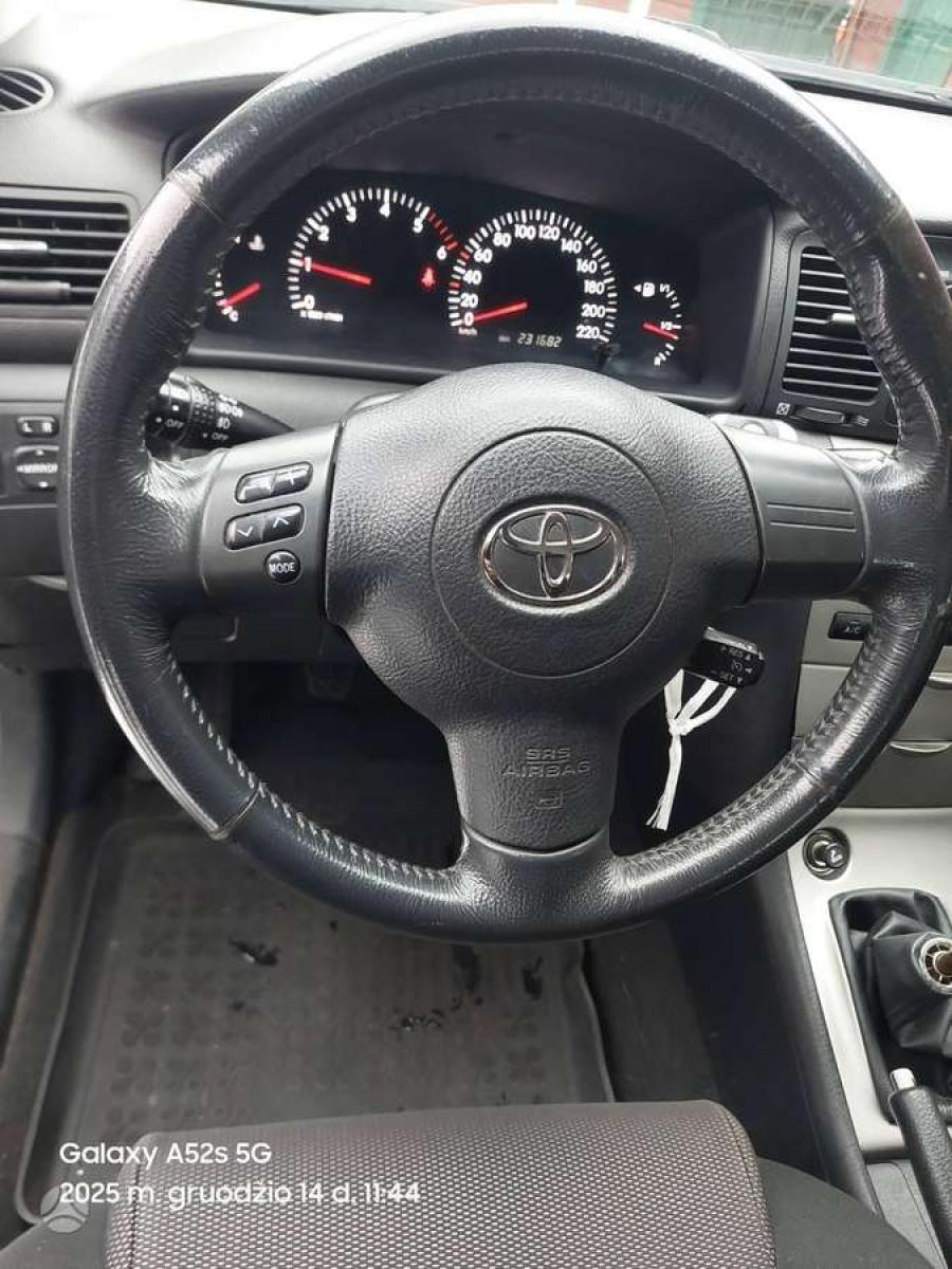 Pelēks Toyota Corolla 2007 Viļņa, ar dzinēja tilpumu 2.00 L un nobraukumu 232 tūkst. km par 1500 €, foto 5 vietnē AUTOMOTO.COM.LV