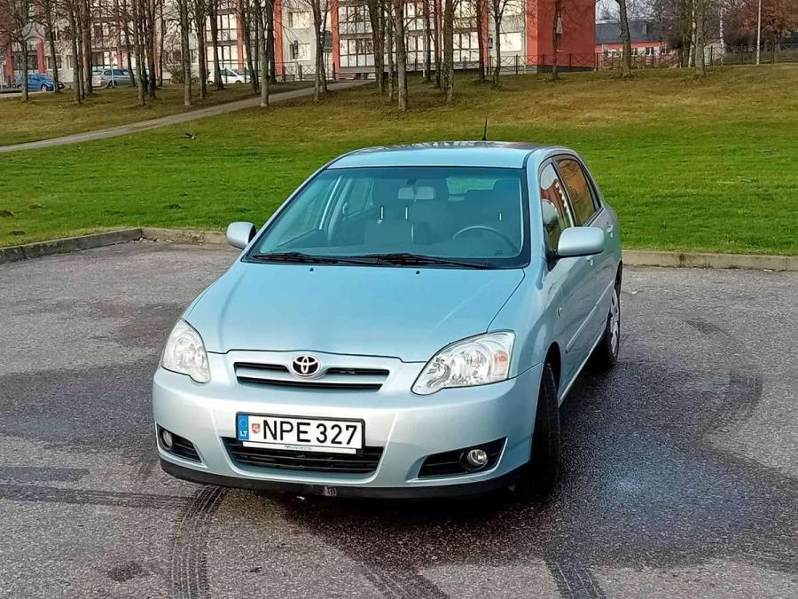 Grey Toyota Corolla 2007 in Jurbarkas, with an engine capacity of 1.36 L and mileage of 249 thousand km for 1800 €, photo 2 on AUTOMOTO.COM.LV
