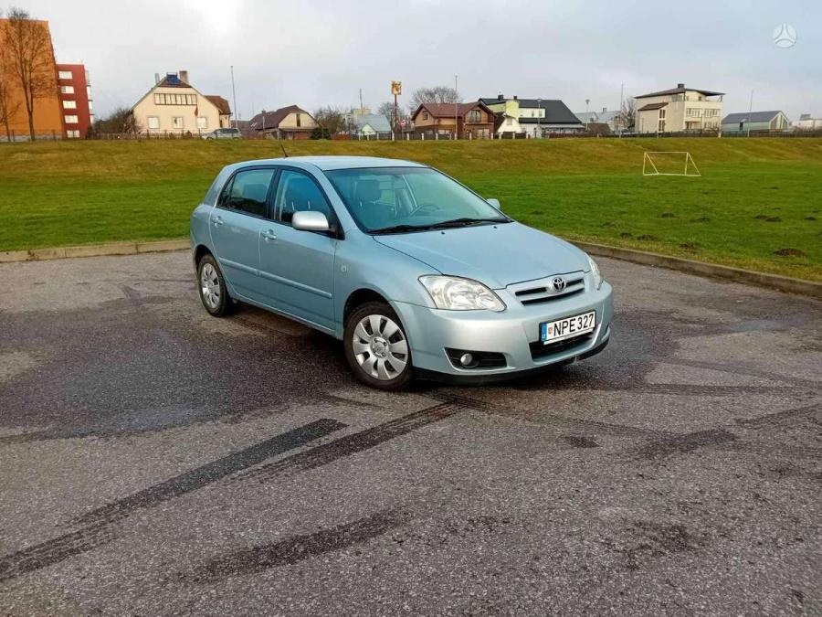 Grey Toyota Corolla 2007 in Jurbarkas, with an engine capacity of 1.36 L and mileage of 249 thousand km for 1800 €, photo 3 on AUTOMOTO.COM.LV