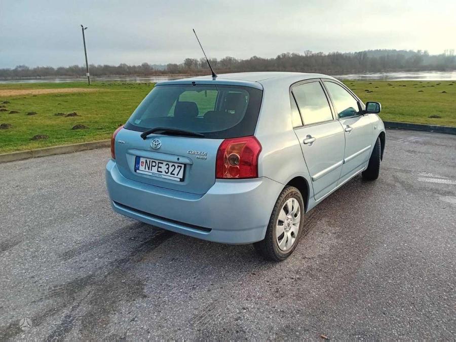 Grey Toyota Corolla 2007 in Jurbarkas, with an engine capacity of 1.36 L and mileage of 249 thousand km for 1800 €, photo 7 on AUTOMOTO.COM.LV