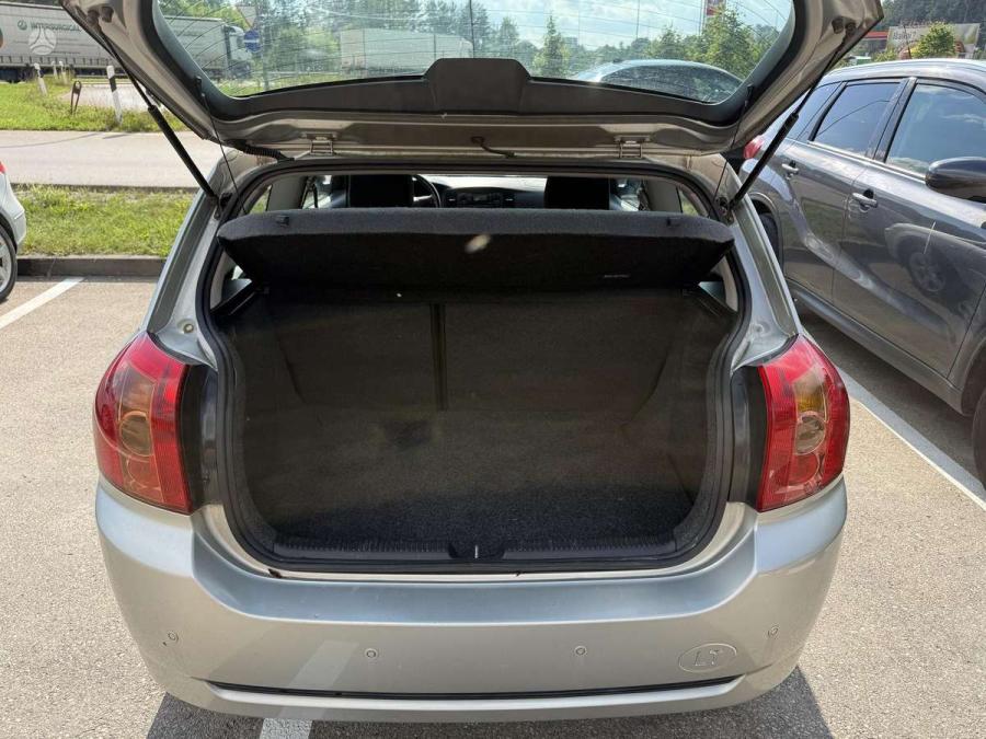 Grey Toyota Corolla 2007 in Vilnius, with an engine capacity of 1.60 L and mileage of 145 thousand km for 1900 €, photo 12 on AUTOMOTO.COM.LV